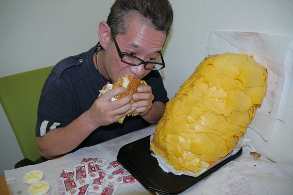 This is What a Whopper With 1000 Slices of Cheese Looks Like ...
