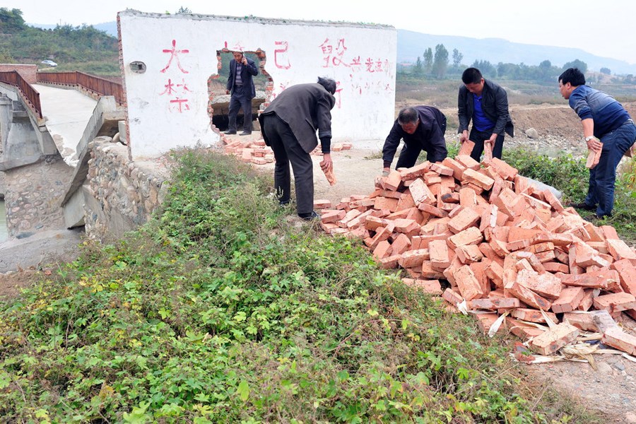 Heavily Damaged Bridge on the Verge of Total Collapse, Residents Use ...