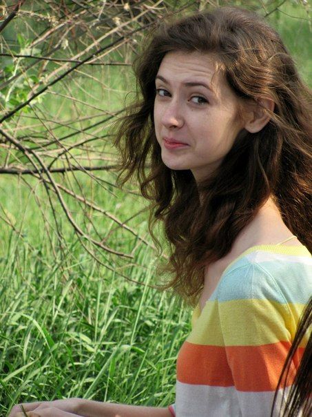 Beautiful 16-Year-Old Ukrainian Girl with Disproportionately Long Neck ...