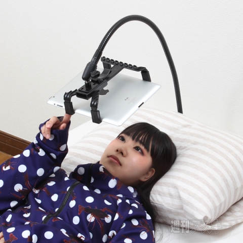 Overhead Tablet Stand Makes it Easy to Use Your iPad While Lounging in ...
