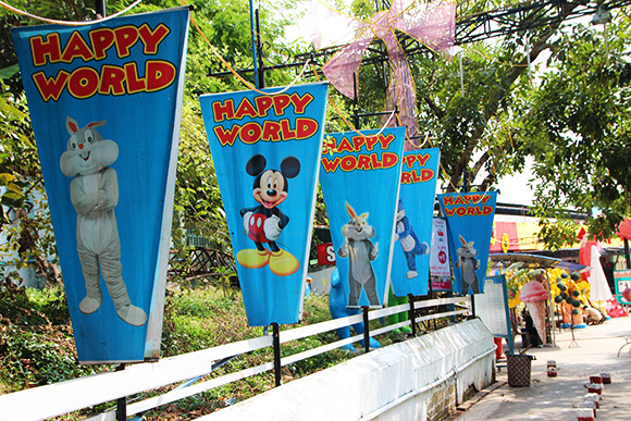 Checking Out the Myanmar Amusement Park “Happy World”: An All-star ...