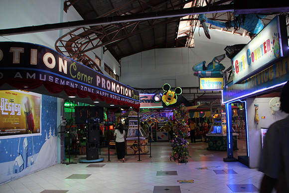 Checking Out the Myanmar Amusement Park “Happy World”: An All-star ...