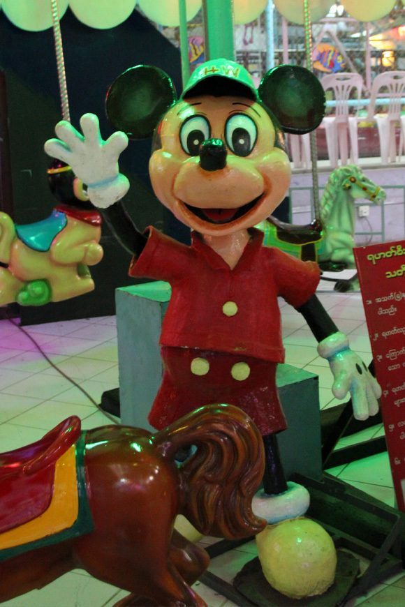 Checking Out the Myanmar Amusement Park “Happy World”: An All-star ...