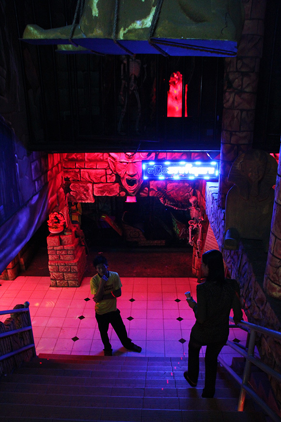 Checking Out the Myanmar Amusement Park “Happy World”: An All-star ...