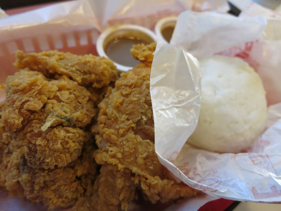 We Try a “One-Piece Chicken McDo With McSpaghetti” at McDonald’s in the ...