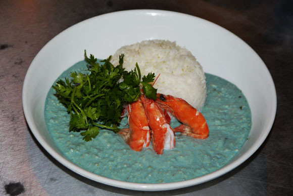 Are blue foods as cool as the color implies? We try blue curry, ramen ...