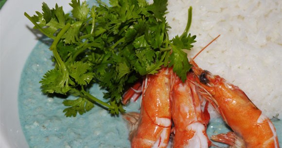 Are blue foods as cool as the color implies? We try blue curry, ramen ...