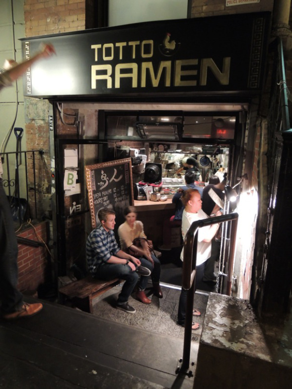 New York-style Japanese ramen! We try Totto Ramen in Midtown Manhattan ...