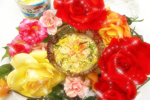 Simple tricks to making instant ramen look like a gourmet meal ...