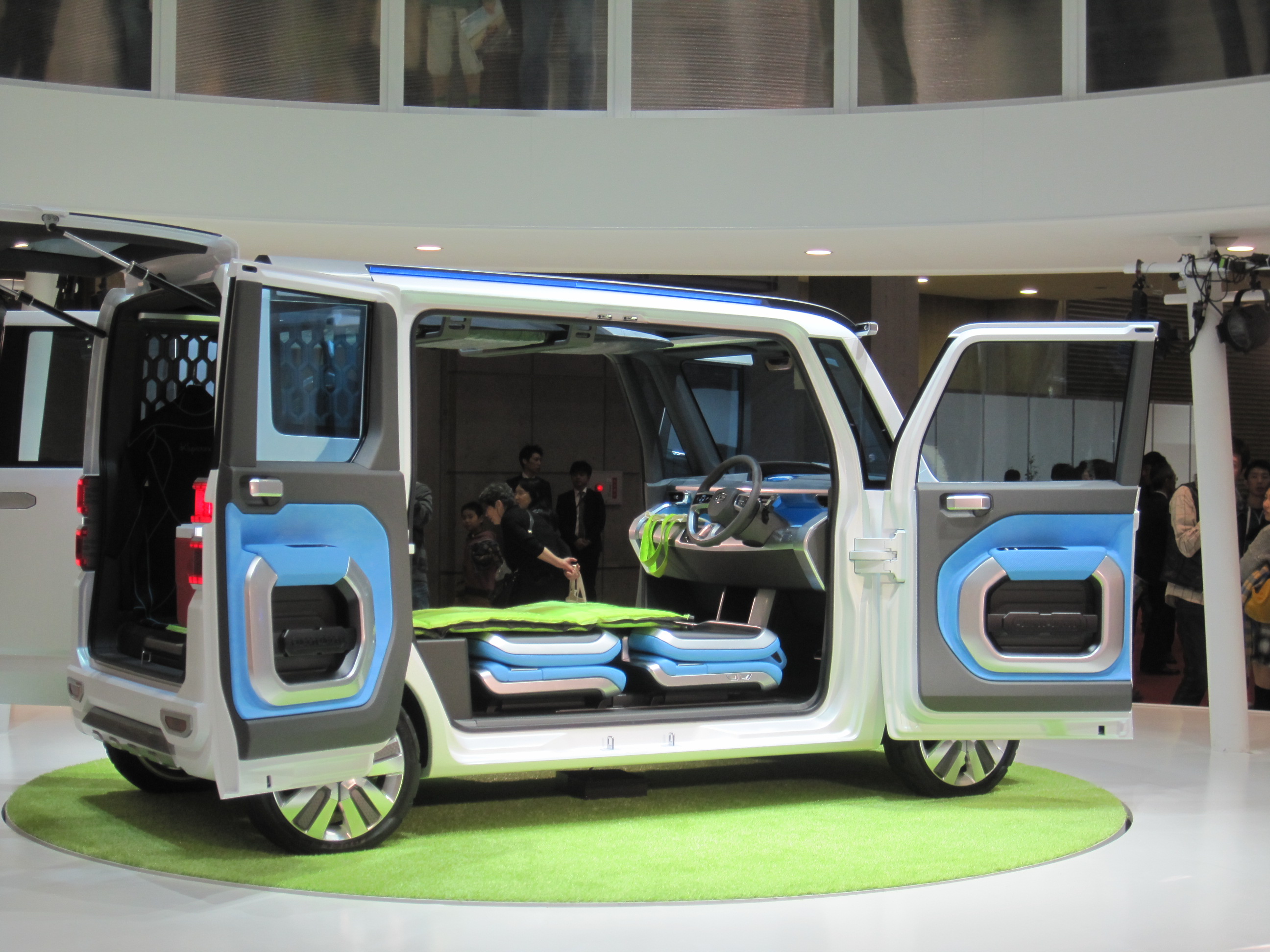 Tokyo Motor Show 2013: Cars! Crowds! Comely models! 【Photos ...