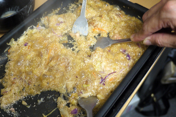 We made monjayaki with a Pon de Monja doughnut! | SoraNews24 -Japan News-