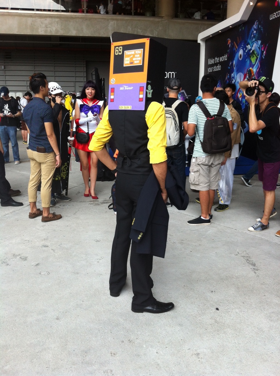 Cosplayers pose, perform, and get a suntan at Singapore’s cosplay ...