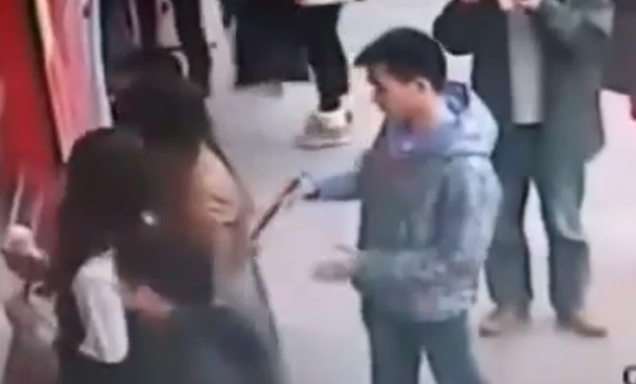 Chinese pickpocket technique avoids fingerprints by using chopsticks ...