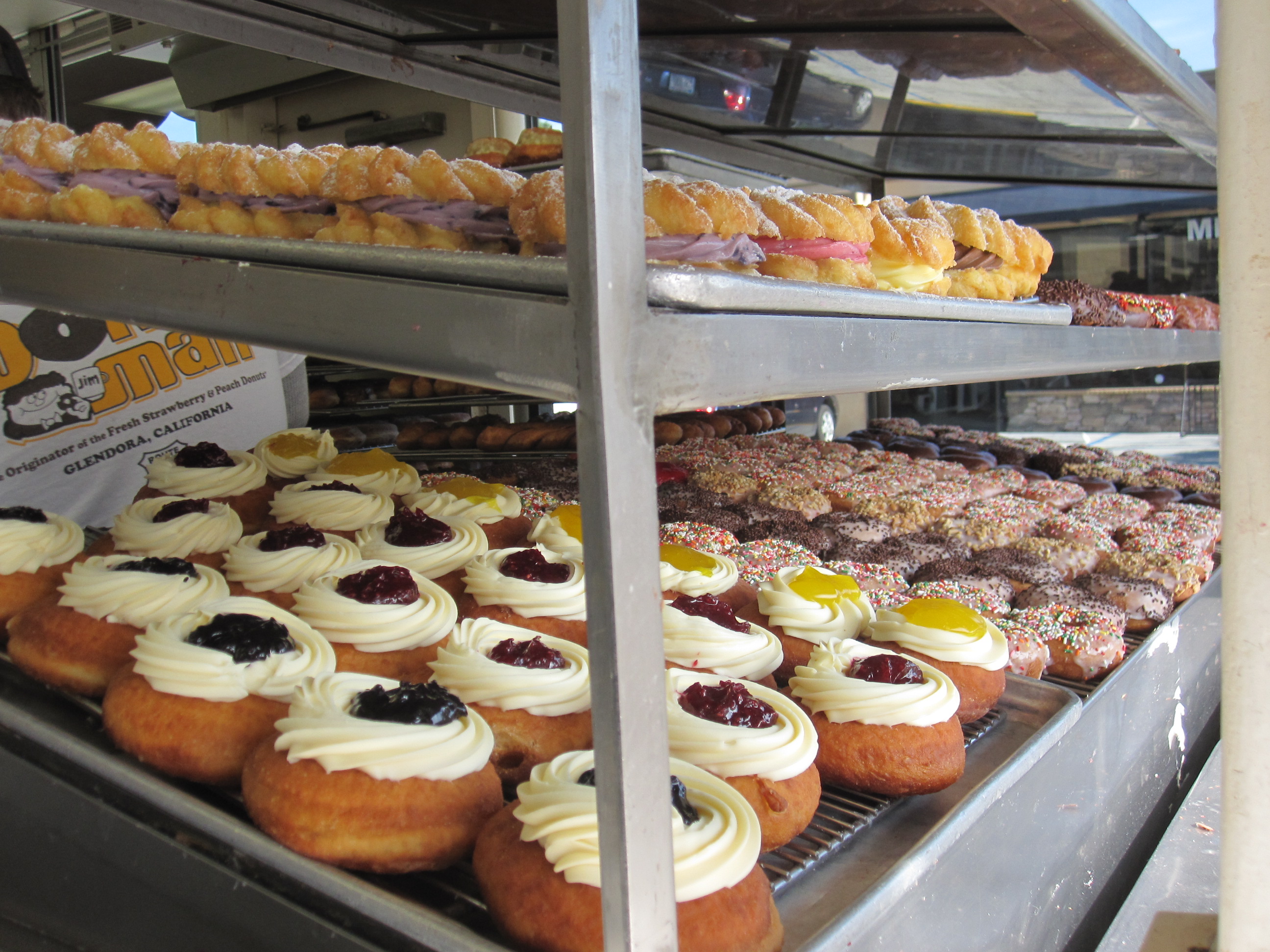 Historic Los Angeles donut shop makes our trip across the sea ...
