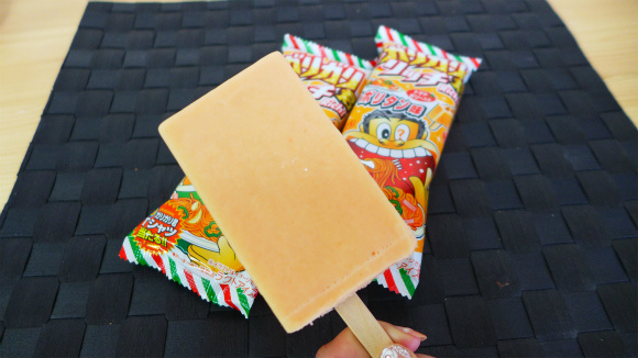 Japanese man eats Garigari-kun popsicle in one bite, gets immediate ...