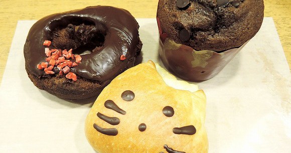 Little witch Kiki and Little Mermaid Bakery bake three special pastries ...