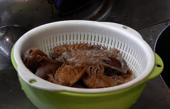 We learn about the deep-sea armored isopod, then eat one 【Video ...