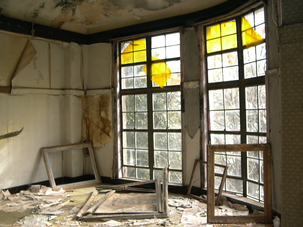 Living with ghosts: The rising popularity of ‘death rooms’ in Japan ...