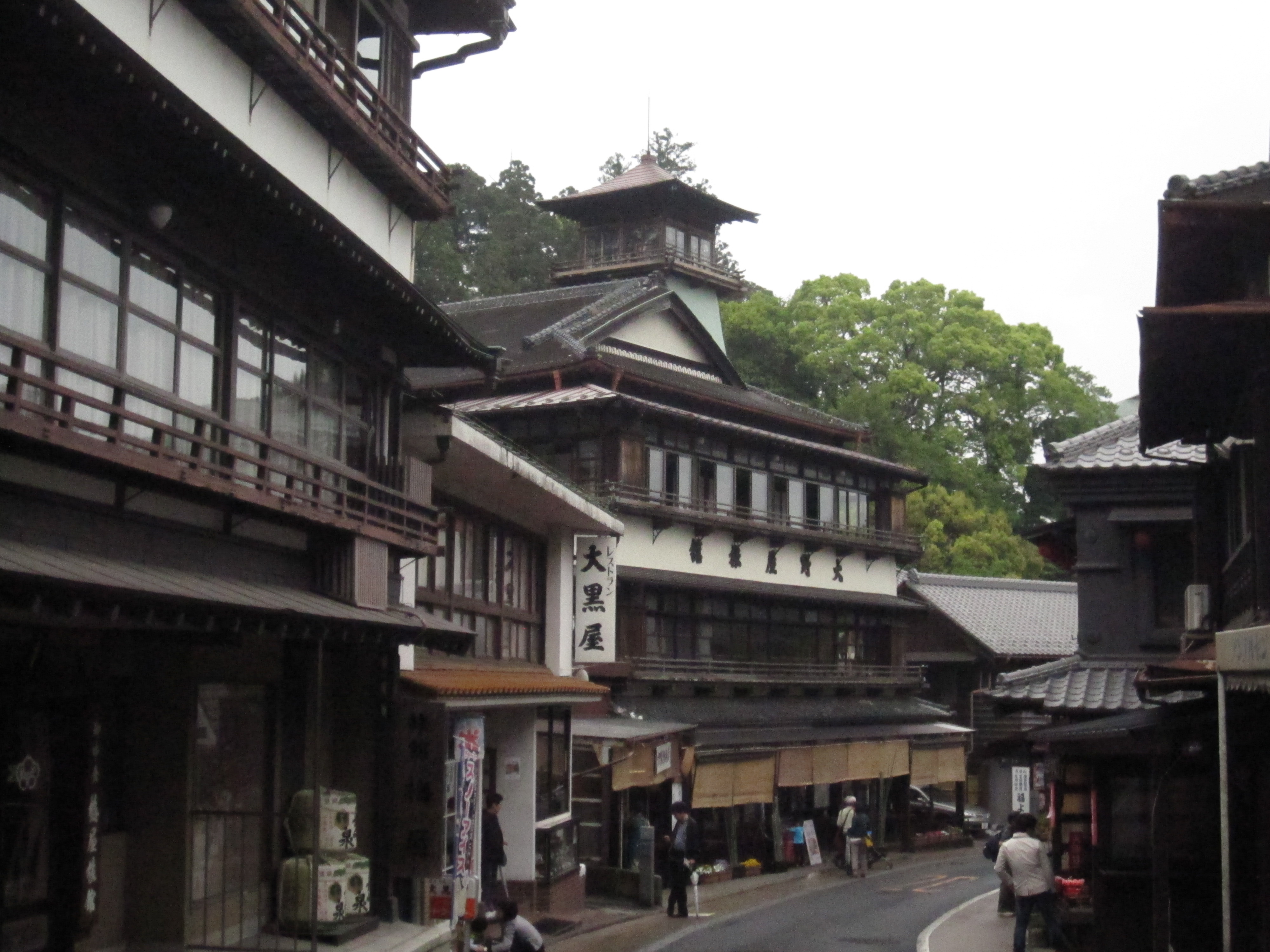 These beautiful temple gardens are…15 minutes from Narita Airport ...