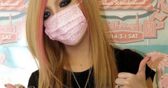 Who shall I be today? The amazing makeup skills of Zawachin ...