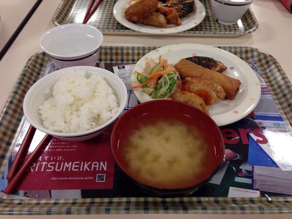These awesome university dining hall breakfasts only cost 100 yen ...