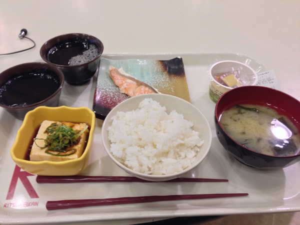 These awesome university dining hall breakfasts only cost 100 yen ...