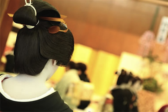 We went to the Ozashiki Cafe to see professional geisha perform — and ...