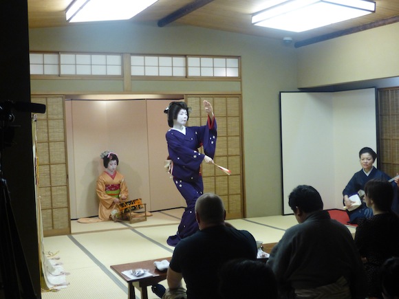 We went to the Ozashiki Cafe to see professional geisha perform — and ...