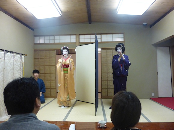 We went to the Ozashiki Cafe to see professional geisha perform — and ...