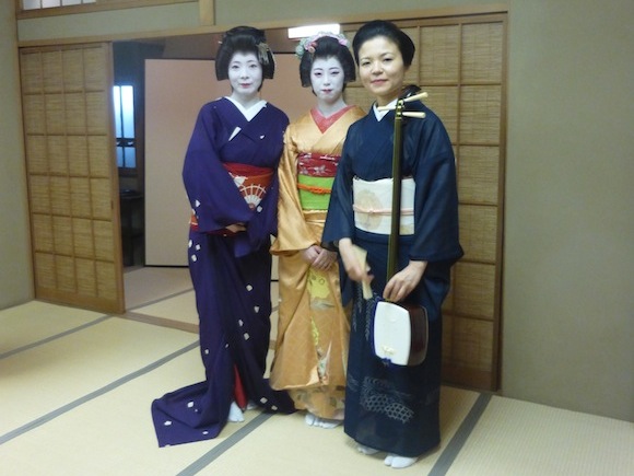 We went to the Ozashiki Cafe to see professional geisha perform — and ...