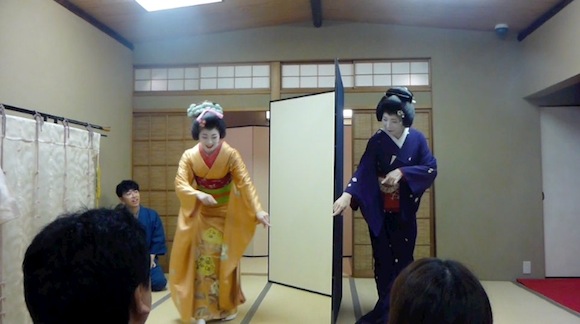 We went to the Ozashiki Cafe to see professional geisha perform — and ...