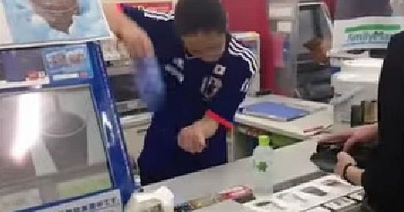 Ultra-enthusiastic Japanese Family Mart employee is the height of ...