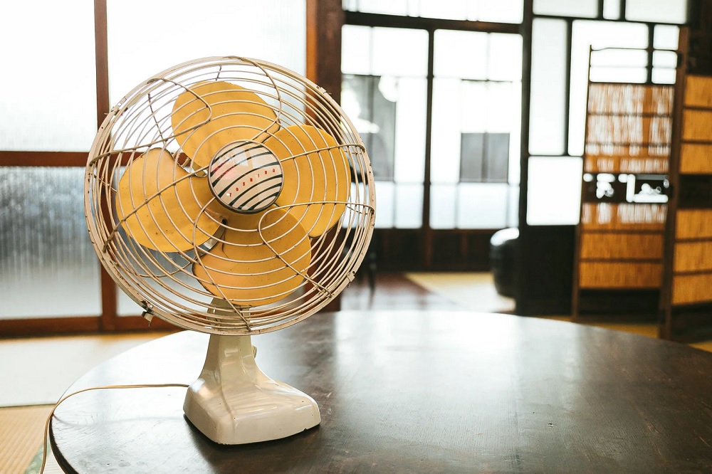 Too hot during the blackout? Cool down with an electric fan, veteran ...