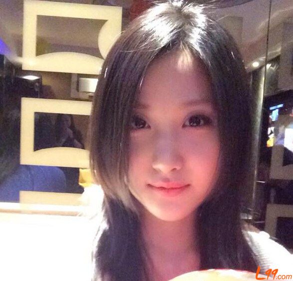 Gorgeous female Cambridge student unsurprisingly makes Chinese heads ...