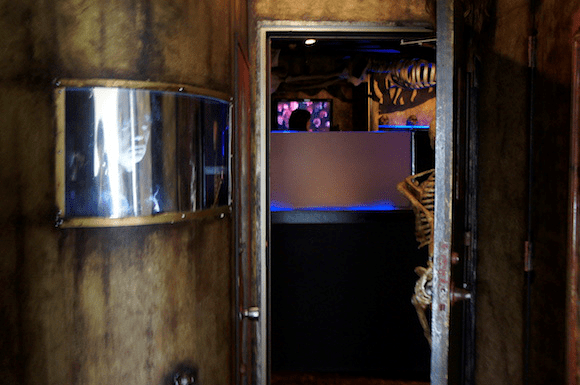 Truly horrific bar in Tokyo serves up cocktails and ghost tales【Video ...