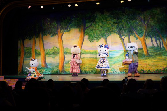 Hello Kitty takes to the stage for the Sanrio musical【Photos ...