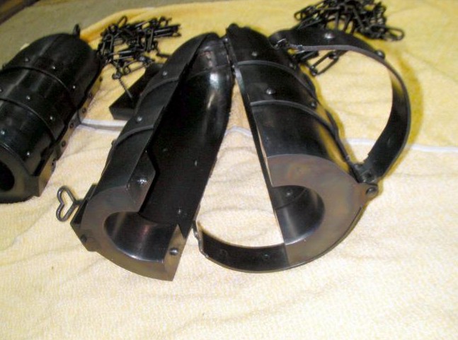 Now you too can imprison a wizard with real-life “Frozen” handcuffs ...