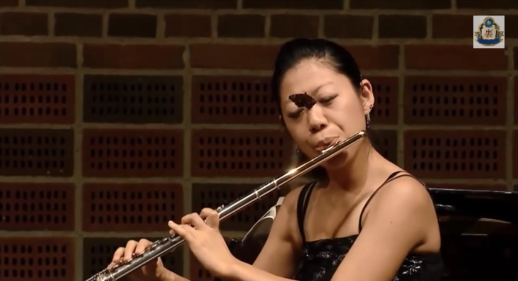 Japanese flutist keeps her cool, plays beautifully even with a ...