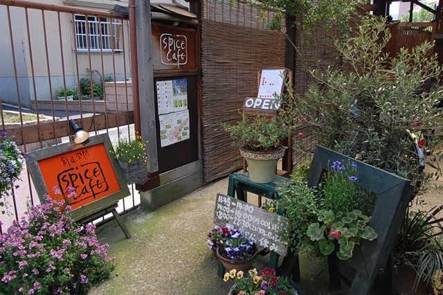 These houses and cafes in Japan will teleport you into the world of ...