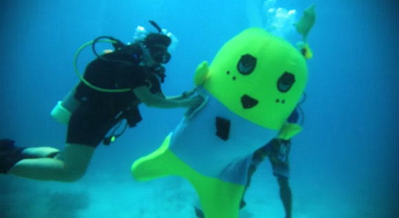 Jiggly Japanese pear mascot lands itself in deep water in the US【Video ...