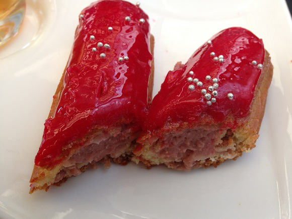 Artistic éclairs featuring Japanese woodblock print by Hokusai ...