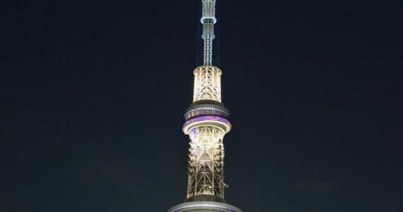 Tokyo Skytree gets some extra decoration thanks to the Blood Moon ...