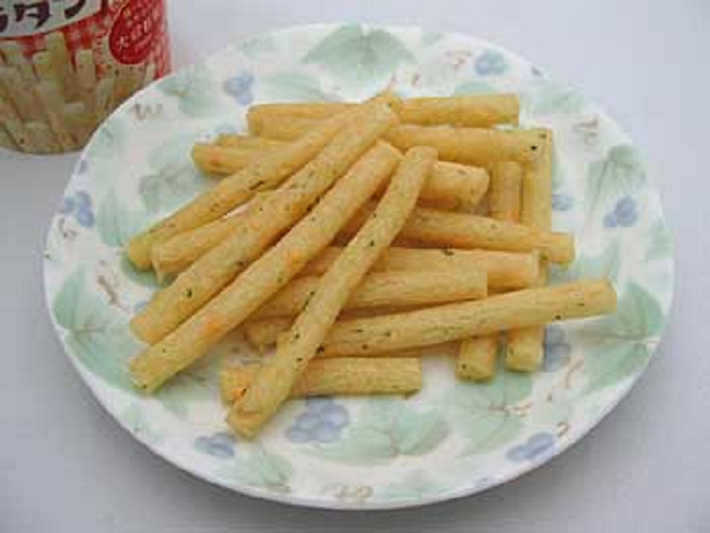 Cute, snack-loving Japanese parakeet proves even birds go into food ...