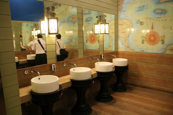 Come for the toilets, stay for the food and fun at Bangkok’s airport ...