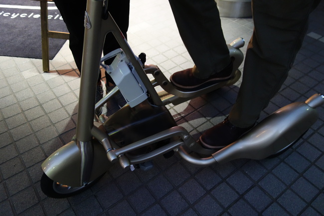 We test the new “walking bicycle”, find out how it feels to walk and ...