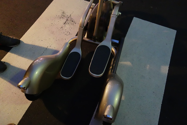 We test the new “walking bicycle”, find out how it feels to walk and ...
