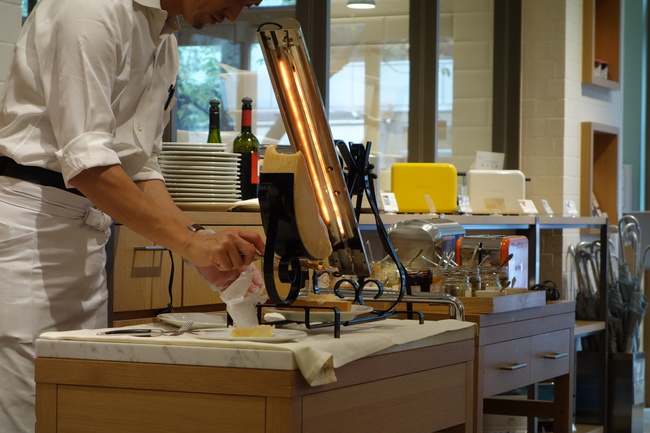 Choose your own toaster at the specialty toast restaurant in Tokyo ...