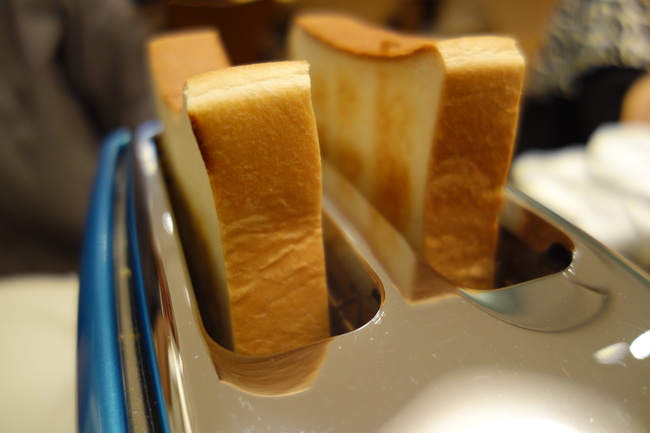 Choose your own toaster at the specialty toast restaurant in Tokyo ...