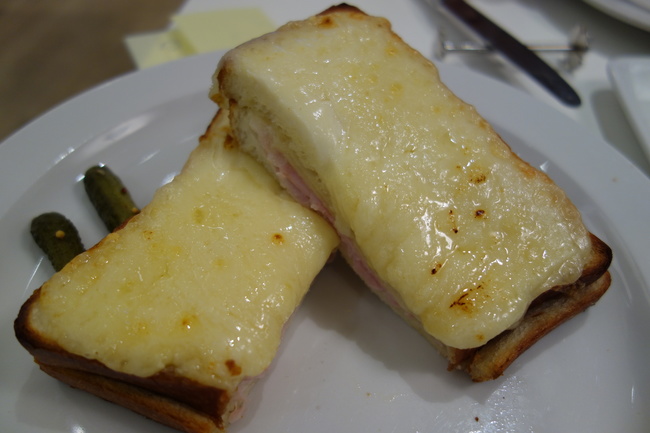 Choose your own toaster at the specialty toast restaurant in Tokyo ...