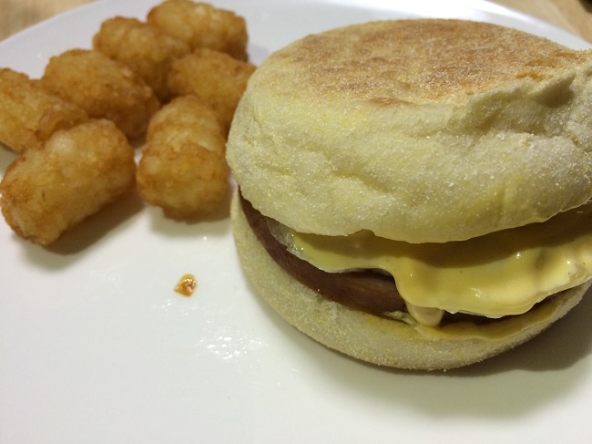 FINALLY! An acceptable breakfast option at 7-Eleven! We try the Eggs ...